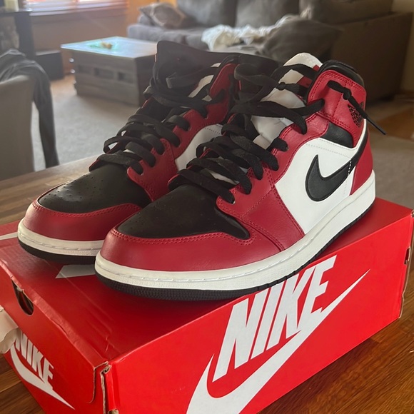 Jordan | Shoes | Air Jordan Mid Chicago Black Toe | Poshmark
